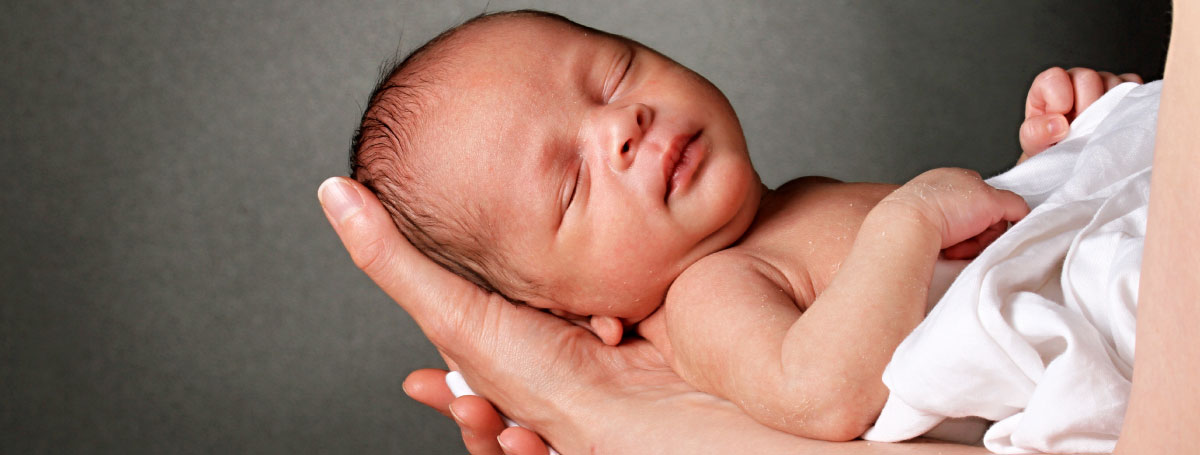 How to Sooth a Crying Baby - Snuggy Baby Diapers